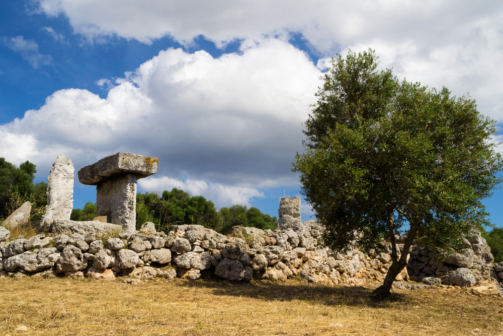 I Talayot a Minorca: la Misteriosa Preistoria dell'Isola