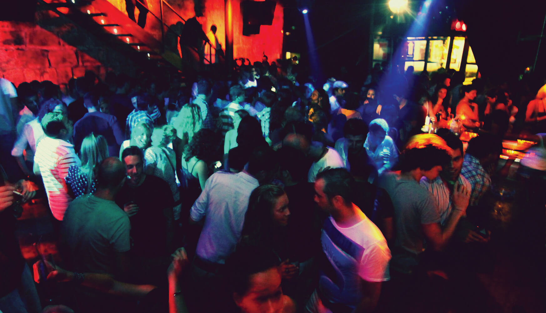 Dónde Salir por Menorca: Discotecas, Vida Nocturna y Diversión