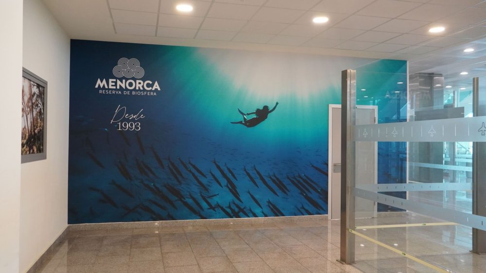 La Riserva della Biosfera accoglie i turisti all’aeroporto di Minorca